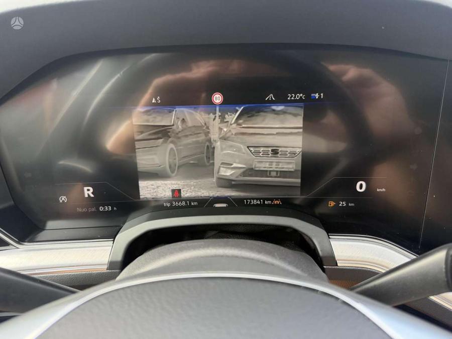 Black Volkswagen Touareg 2018 in Kaunas, with an engine capacity of 3.00 L and mileage of 173 thousand km for 30950 €, photo 33 on AUTOMOTO.COM.LV
