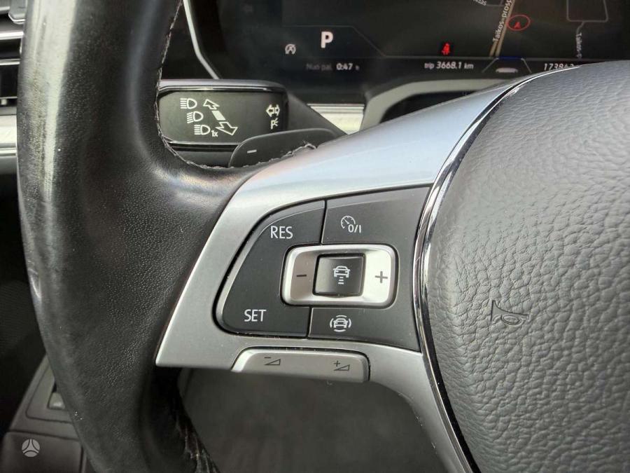 Black Volkswagen Touareg 2018 in Kaunas, with an engine capacity of 3.00 L and mileage of 173 thousand km for 30950 €, photo 34 on AUTOMOTO.COM.LV