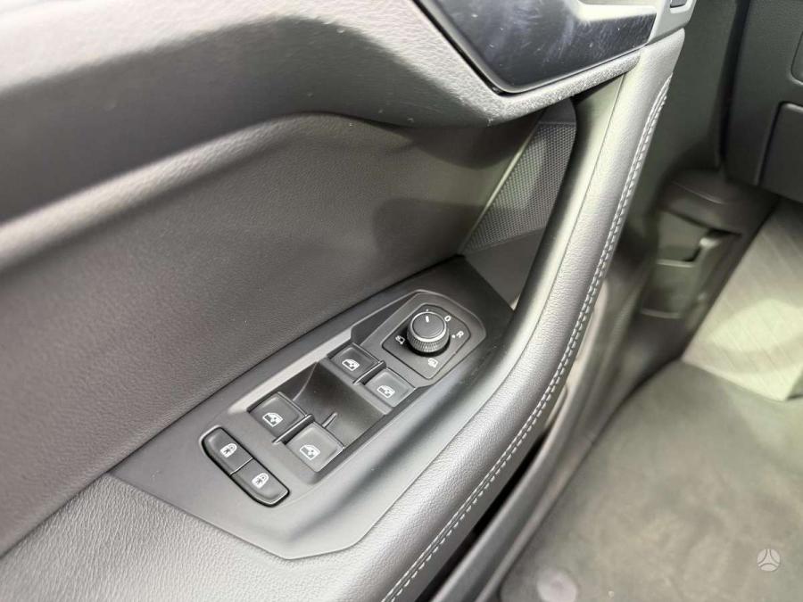 Black Volkswagen Touareg 2018 in Kaunas, with an engine capacity of 3.00 L and mileage of 173 thousand km for 30950 €, photo 36 on AUTOMOTO.COM.LV