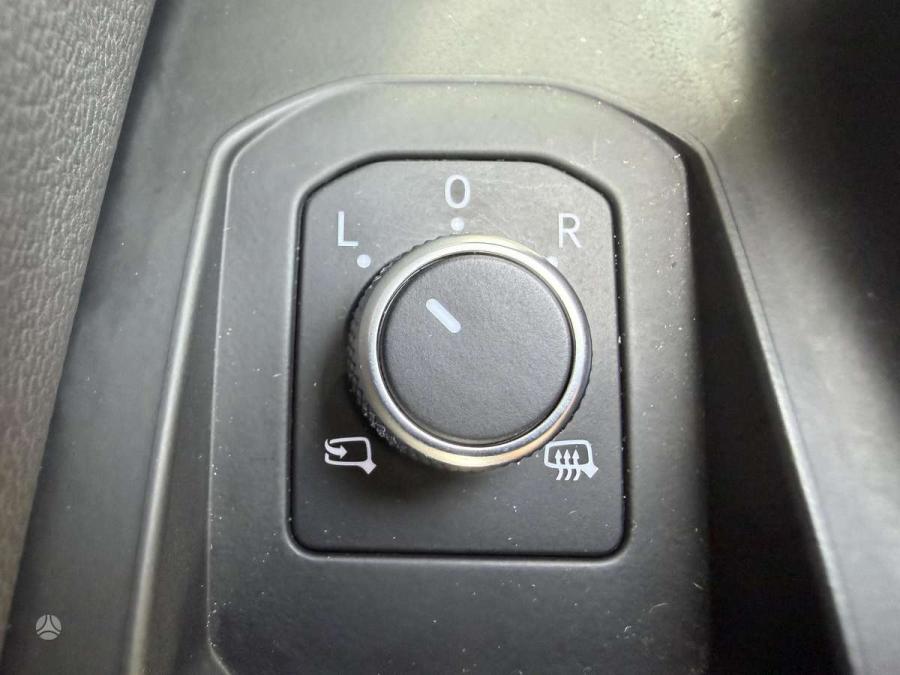 Black Volkswagen Touareg 2018 in Kaunas, with an engine capacity of 3.00 L and mileage of 173 thousand km for 30950 €, photo 45 on AUTOMOTO.COM.LV
