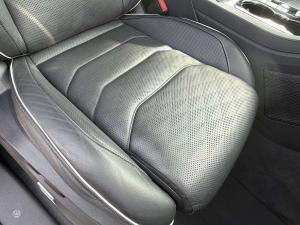 Black Volkswagen Touareg 2018 in Kaunas, with an engine capacity of 3.00 L and mileage of 173 thousand km for 30950 €, photo 51 on AUTOMOTO.COM.LV