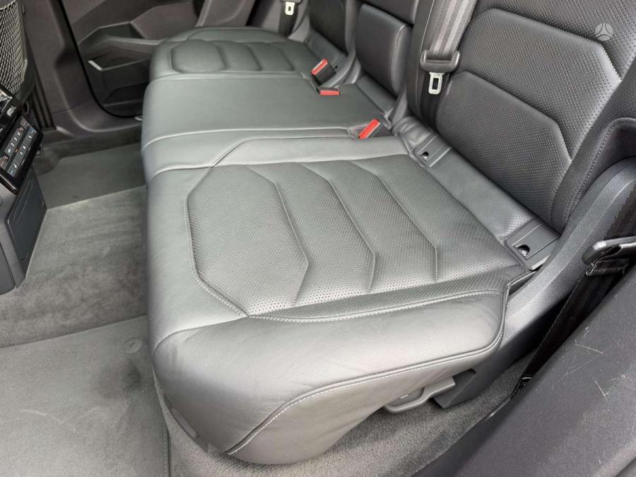 Black Volkswagen Touareg 2018 in Kaunas, with an engine capacity of 3.00 L and mileage of 173 thousand km for 30950 €, photo 53 on AUTOMOTO.COM.LV