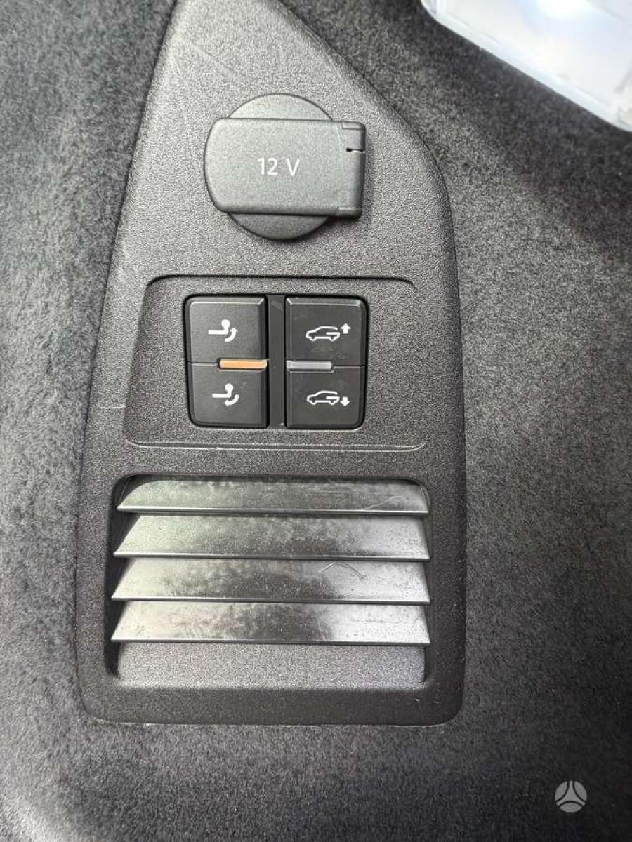 Black Volkswagen Touareg 2018 in Kaunas, with an engine capacity of 3.00 L and mileage of 173 thousand km for 30950 €, photo 58 on AUTOMOTO.COM.LV