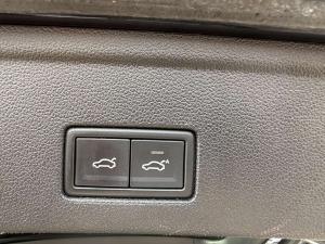 Black Volkswagen Touareg 2018 in Kaunas, with an engine capacity of 3.00 L and mileage of 173 thousand km for 30950 €, photo 59 on AUTOMOTO.COM.LV