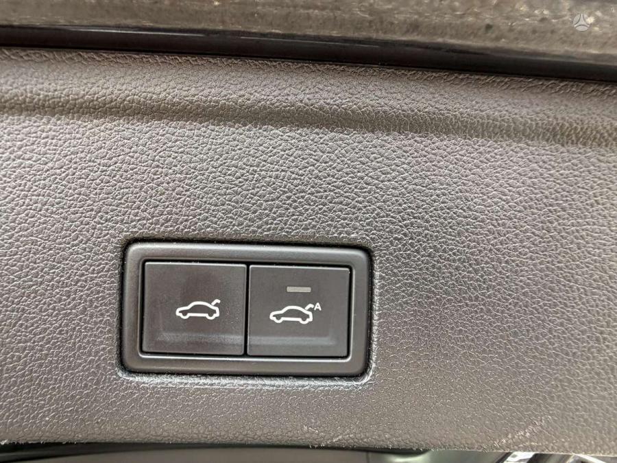 Black Volkswagen Touareg 2018 in Kaunas, with an engine capacity of 3.00 L and mileage of 173 thousand km for 30950 €, photo 59 on AUTOMOTO.COM.LV