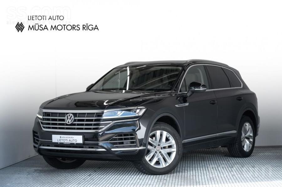 Melns Volkswagen Touareg 2018 Rīga, ar dzinēja tilpumu 3.00 L un nobraukumu 140 tūkst. km par 29900 €, foto 1 vietnē AUTOMOTO.COM.LV