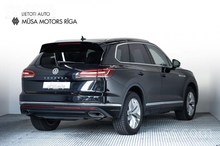 Melns Volkswagen Touareg 2018 Rīga, ar dzinēja tilpumu 3.00 L un nobraukumu 140 tūkst. km par 29900 €, foto 3 vietnē AUTOMOTO.COM.LV