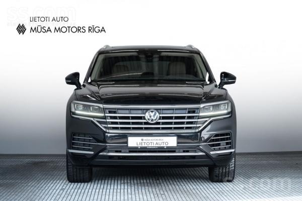 Black Volkswagen Touareg 2018 in Riga, with an engine capacity of 3.00 L and mileage of 140 thousand km for 29900 €, photo 4 on AUTOMOTO.COM.LV