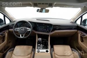 Melns Volkswagen Touareg 2018 Rīga, ar dzinēja tilpumu 3.00 L un nobraukumu 140 tūkst. km par 29900 €, foto 7 vietnē AUTOMOTO.COM.LV