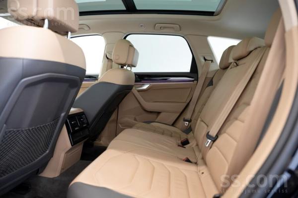 Black Volkswagen Touareg 2018 in Riga, with an engine capacity of 3.00 L and mileage of 140 thousand km for 29900 €, photo 9 on AUTOMOTO.COM.LV