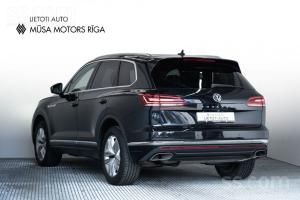 Melns Volkswagen Touareg 2018 Rīga, ar dzinēja tilpumu 3.00 L un nobraukumu 140 tūkst. km par 29900 €, foto 11 vietnē AUTOMOTO.COM.LV