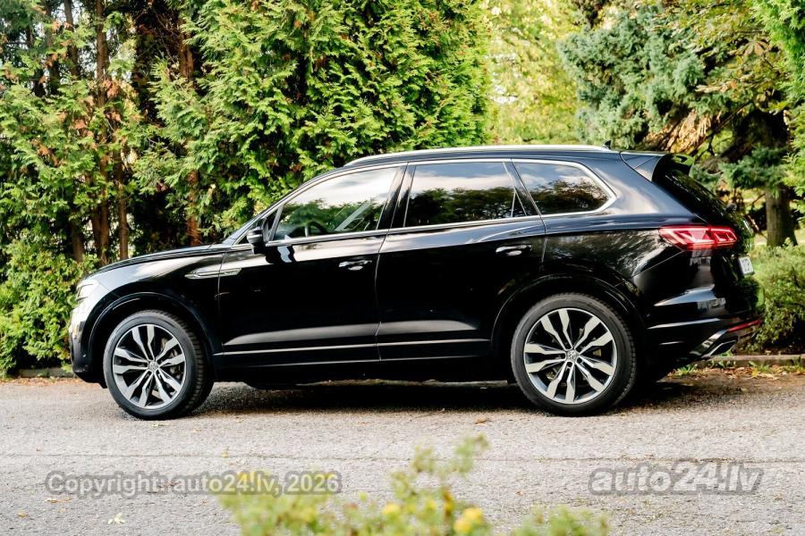 Melns Volkswagen Touareg 2018 Pērnava, ar dzinēja tilpumu 3.00 L un nobraukumu 189 tūkst. km par 31950 €, foto 4 vietnē AUTOMOTO.COM.LV