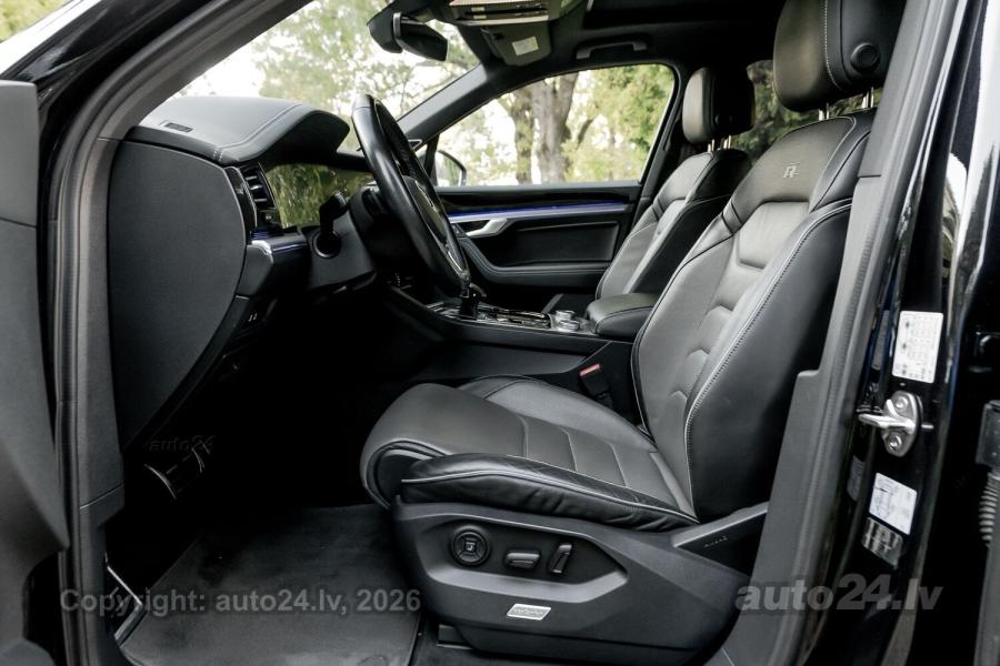Melns Volkswagen Touareg 2018 Pērnava, ar dzinēja tilpumu 3.00 L un nobraukumu 189 tūkst. km par 31950 €, foto 12 vietnē AUTOMOTO.COM.LV