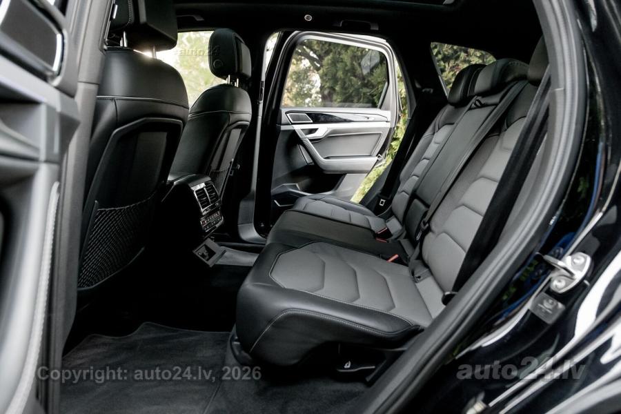 Melns Volkswagen Touareg 2018 Pērnava, ar dzinēja tilpumu 3.00 L un nobraukumu 189 tūkst. km par 31950 €, foto 14 vietnē AUTOMOTO.COM.LV