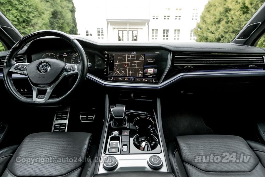 Melns Volkswagen Touareg 2018 Pērnava, ar dzinēja tilpumu 3.00 L un nobraukumu 189 tūkst. km par 31950 €, foto 16 vietnē AUTOMOTO.COM.LV