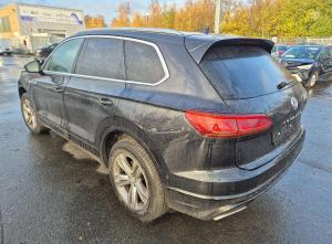 Black Volkswagen Touareg 2019 in Klaipeda, with an engine capacity of 2.97 L and mileage of 170 thousand km for 10100 €, photo  on AUTOMOTO.COM.LV