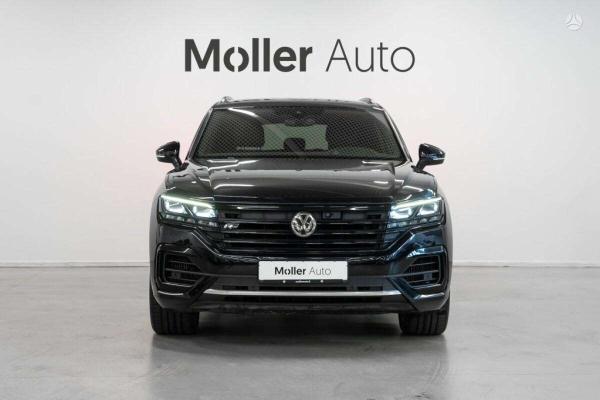 Black Volkswagen Touareg 2019 in Vilnius, with an engine capacity of 3.00 L and mileage of 141 thousand km for 38400 €, photo 5 on AUTOMOTO.COM.LV