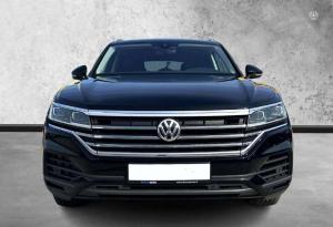 Black Volkswagen Touareg 2019 in Vilnius, with an engine capacity of 2.97 L and mileage of 182 thousand km for 32500 €, photo 2 on AUTOMOTO.COM.LV