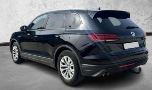 Black Volkswagen Touareg 2019 in Vilnius, with an engine capacity of 2.97 L and mileage of 182 thousand km for 32500 €, photo 6 on AUTOMOTO.COM.LV