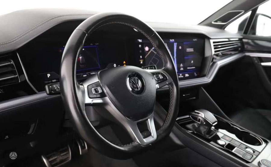 Melns Volkswagen Touareg 2019 Viļņa, ar dzinēja tilpumu 2.97 L un nobraukumu 140 tūkst. km par 44200 €, foto 10 vietnē AUTOMOTO.COM.LV