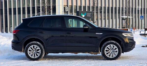 Black Volkswagen Touareg 2019 in Vilnius, with an engine capacity of 2.97 L and mileage of 182 thousand km for 29900 €, photo 11 on AUTOMOTO.COM.LV