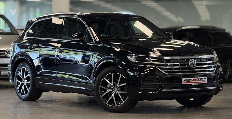 Black Volkswagen Touareg 2019 in Klaipeda, with an engine capacity of 2.97 L and mileage of 269 thousand km for 33950 €, photo 28 on AUTOMOTO.COM.LV