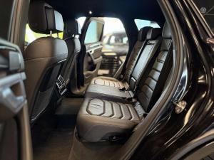 Black Volkswagen Touareg 2019 in Klaipeda, with an engine capacity of 2.97 L and mileage of 269 thousand km for 33950 €, photo 31 on AUTOMOTO.COM.LV