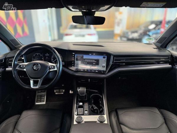 Melns Volkswagen Touareg 2019 Klaipėda, ar dzinēja tilpumu 3.00 L un nobraukumu 269 tūkst. km par 33950 €, foto 5 vietnē AUTOMOTO.COM.LV