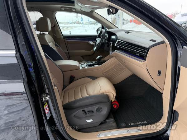 Black Volkswagen Touareg 2019 in Tartu, with an engine capacity of 3.00 L and mileage of 211 thousand km for 27990 €, photo 10 on AUTOMOTO.COM.LV