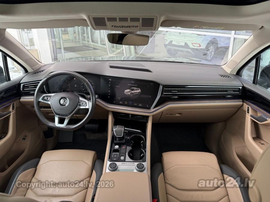 Melns Volkswagen Touareg 2019 Tartu, ar dzinēja tilpumu 3.00 L un nobraukumu 211 tūkst. km par 27990 €, foto 11 vietnē AUTOMOTO.COM.LV