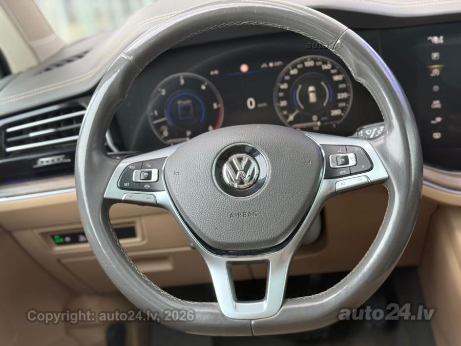 Melns Volkswagen Touareg 2019 Tartu, ar dzinēja tilpumu 3.00 L un nobraukumu 211 tūkst. km par 27990 €, foto 13 vietnē AUTOMOTO.COM.LV