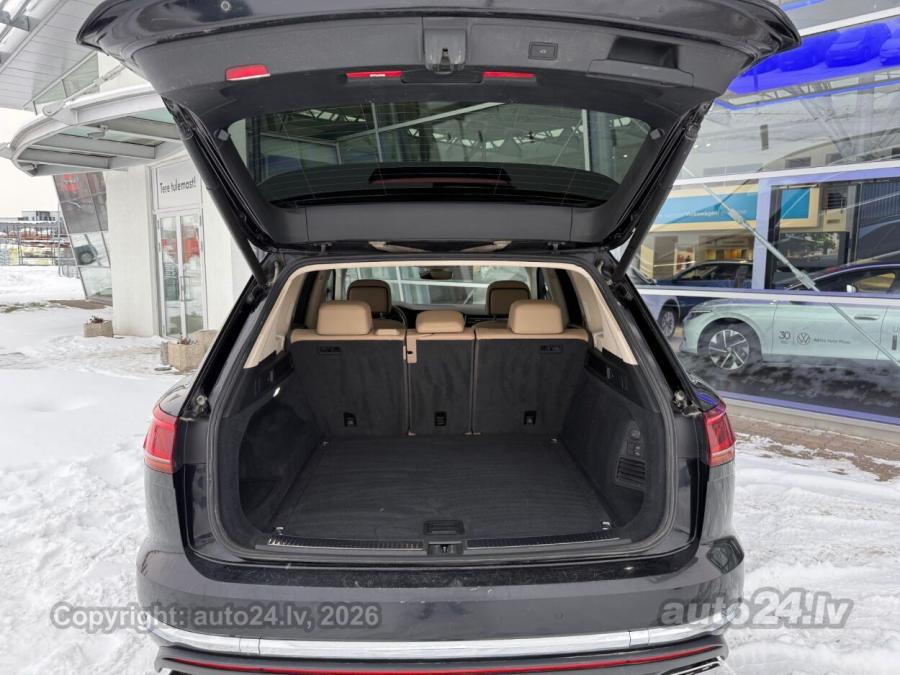 Melns Volkswagen Touareg 2019 Tartu, ar dzinēja tilpumu 3.00 L un nobraukumu 211 tūkst. km par 27990 €, foto 22 vietnē AUTOMOTO.COM.LV