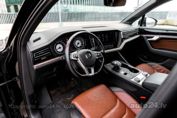 Melns Volkswagen Touareg 2019 Tallina, ar dzinēja tilpumu 3.00 L un nobraukumu 150 tūkst. km par 45000 €, foto 9 vietnē AUTOMOTO.COM.LV