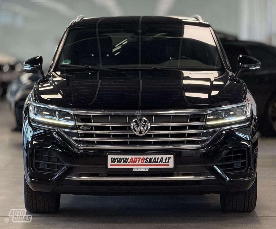 Melns Volkswagen Touareg 2019 Klaipėda, ar dzinēja tilpumu 3.00 L un nobraukumu 269 tūkst. km par 32950 €, foto 3 vietnē AUTOMOTO.COM.LV