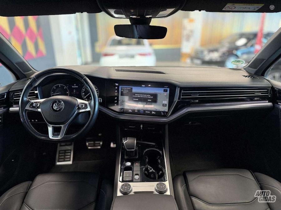 Melns Volkswagen Touareg 2019 Klaipėda, ar dzinēja tilpumu 3.00 L un nobraukumu 269 tūkst. km par 32950 €, foto 8 vietnē AUTOMOTO.COM.LV