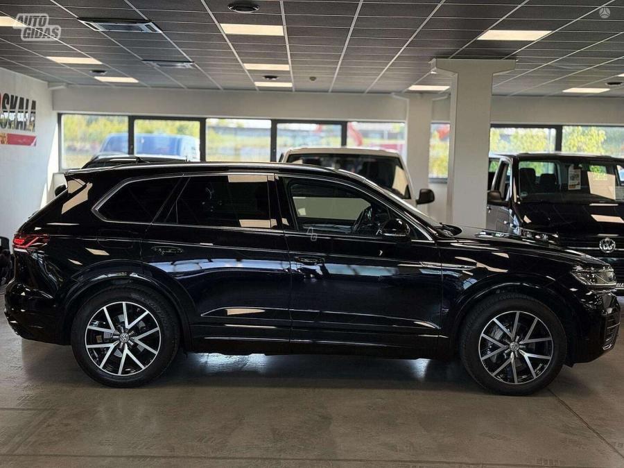 Melns Volkswagen Touareg 2019 Klaipėda, ar dzinēja tilpumu 3.00 L un nobraukumu 269 tūkst. km par 32950 €, foto 31 vietnē AUTOMOTO.COM.LV