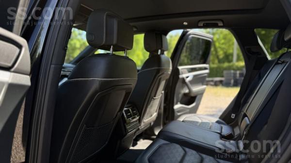 Black Volkswagen Touareg 2019 in Riga, with an engine capacity of 3.00 L and mileage of 215 thousand km for 32990 €, photo 8 on AUTOMOTO.COM.LV