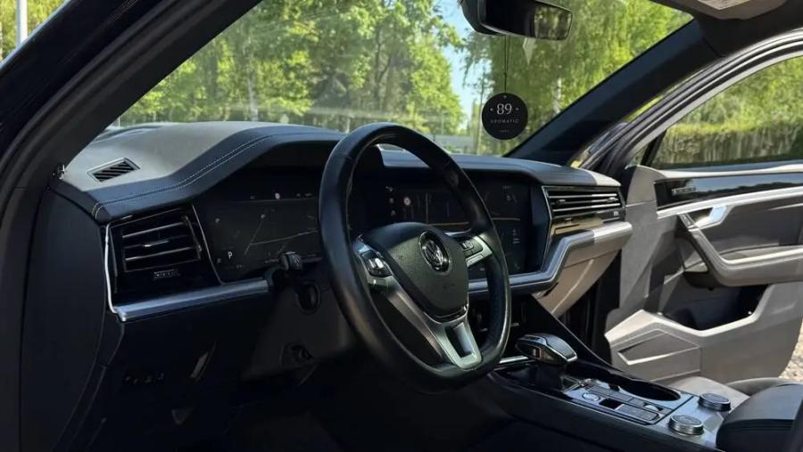Melns Volkswagen Touareg 2019 Jelgava, ar dzinēja tilpumu 3.00 L un nobraukumu 215 tūkst. km par 32990 €, foto 7 vietnē AUTOMOTO.COM.LV