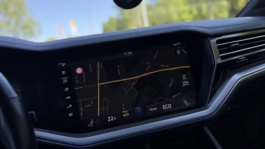 Melns Volkswagen Touareg 2019 Jelgava, ar dzinēja tilpumu 3.00 L un nobraukumu 215 tūkst. km par 32990 €, foto 16 vietnē AUTOMOTO.COM.LV