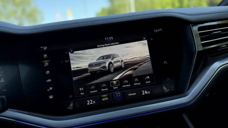 Melns Volkswagen Touareg 2019 Jelgava, ar dzinēja tilpumu 3.00 L un nobraukumu 215 tūkst. km par 32990 €, foto 20 vietnē AUTOMOTO.COM.LV