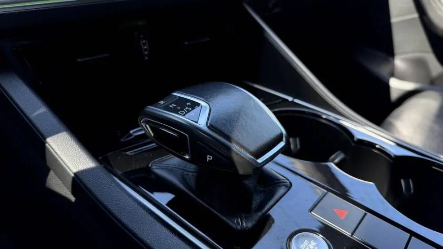 Melns Volkswagen Touareg 2019 Jelgava, ar dzinēja tilpumu 3.00 L un nobraukumu 215 tūkst. km par 32990 €, foto 24 vietnē AUTOMOTO.COM.LV