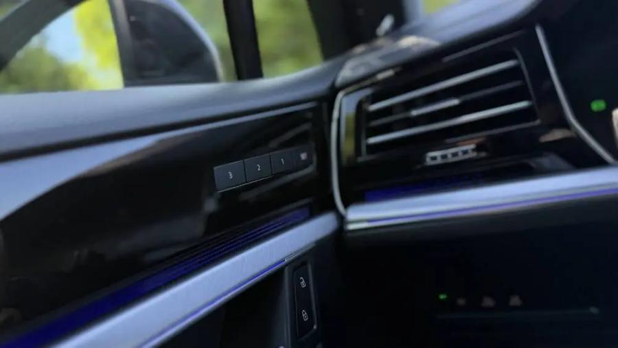 Melns Volkswagen Touareg 2019 Jelgava, ar dzinēja tilpumu 3.00 L un nobraukumu 215 tūkst. km par 32990 €, foto 26 vietnē AUTOMOTO.COM.LV