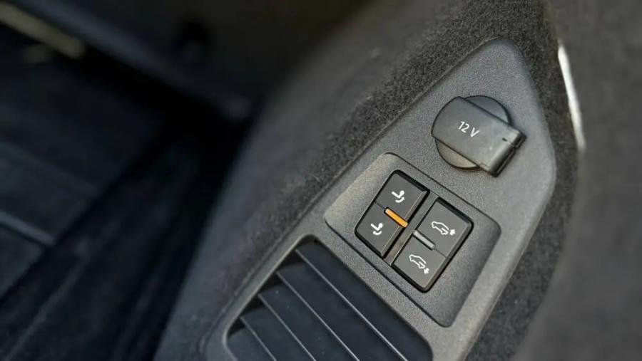 Melns Volkswagen Touareg 2019 Jelgava, ar dzinēja tilpumu 3.00 L un nobraukumu 215 tūkst. km par 32990 €, foto 31 vietnē AUTOMOTO.COM.LV