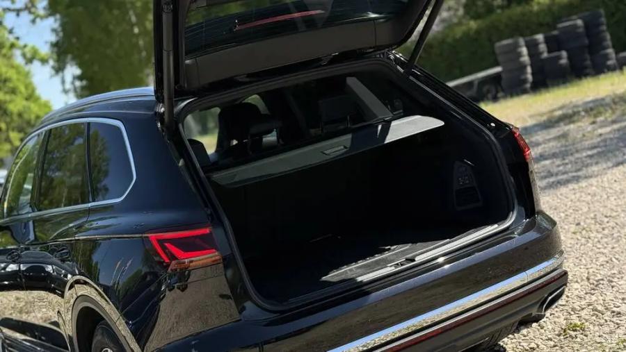 Melns Volkswagen Touareg 2019 Jelgava, ar dzinēja tilpumu 3.00 L un nobraukumu 215 tūkst. km par 32990 €, foto 32 vietnē AUTOMOTO.COM.LV