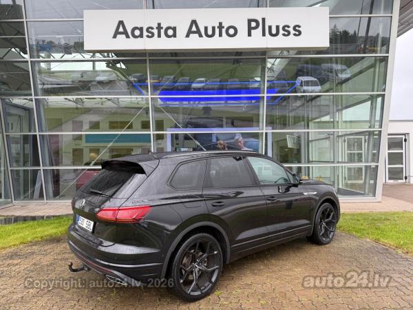 Melns Volkswagen Touareg 2019 Tartu, ar dzinēja tilpumu 3.00 L un nobraukumu 201 tūkst. km par 35900 €, foto 6 vietnē AUTOMOTO.COM.LV