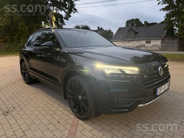 Melns Volkswagen Touareg 2019 Ogre, ar dzinēja tilpumu 3.00 L un nobraukumu 219 tūkst. km par 35450 €, foto 4 vietnē AUTOMOTO.COM.LV