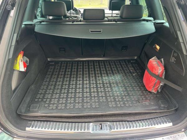 Black Volkswagen Touareg 2019 in Kaunas, with an engine capacity of 3.60 L and mileage of 196 thousand km for 18000 €, photo 3 on AUTOMOTO.COM.LV