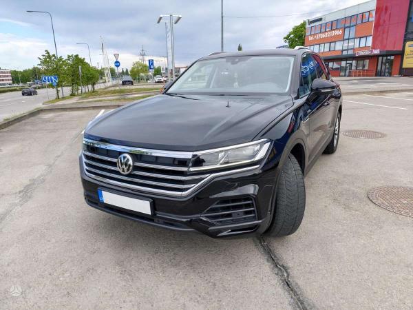 Melns Volkswagen Touareg 2019 Klaipėda, ar dzinēja tilpumu 2.97 L un nobraukumu 90 tūkst. km par 30000 €, foto 2 vietnē AUTOMOTO.COM.LV
