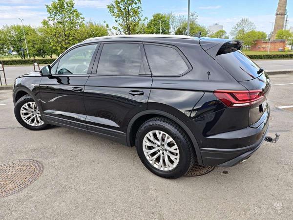 Melns Volkswagen Touareg 2019 Klaipėda, ar dzinēja tilpumu 2.97 L un nobraukumu 90 tūkst. km par 30000 €, foto 3 vietnē AUTOMOTO.COM.LV