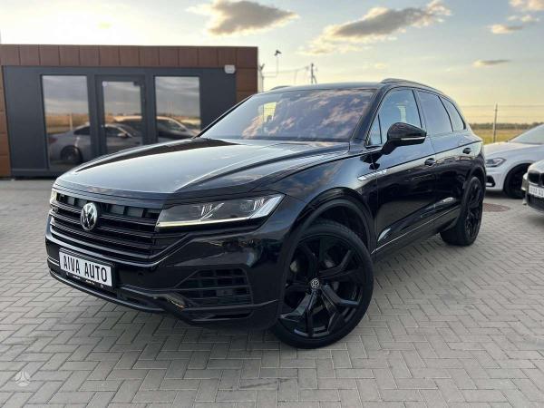 Black Volkswagen Touareg 2019 in Kaunas, with an engine capacity of 2.97 L and mileage of 268 thousand km for 28999 €, photo 1 on AUTOMOTO.COM.LV
